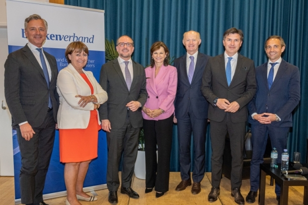 Bankenverband: "Umbau der Wirtschaft in Richtung Nachhaltigkeit nötig ...