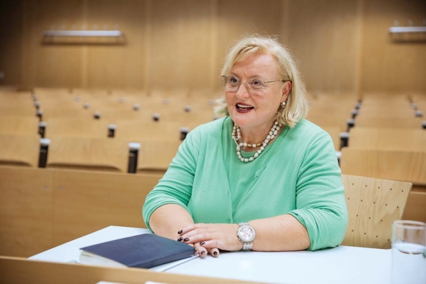 Nachhaltigkeitsexpertin: "Nach ESG bei Google zu suchen reicht nicht ...